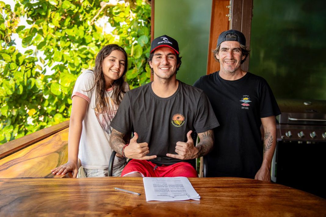 Gabriel Medina - Família reunida | Waves
