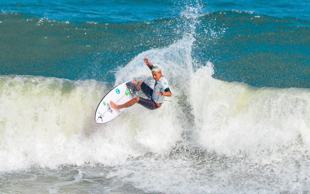 Hang Loose Surf Attack - Yuri Barros vence Air Show | Waves