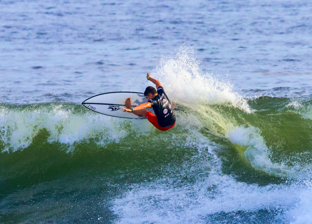 Corona Alas Pro Tour - Nicolas brilha na América Latina | Waves