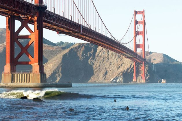Fort Point - Swell ressurge sob a ponte | Waves